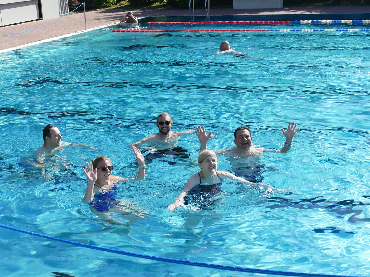 So schön war es noch nie: Freibad bei strahlendem Sonnenschein und 30 ...