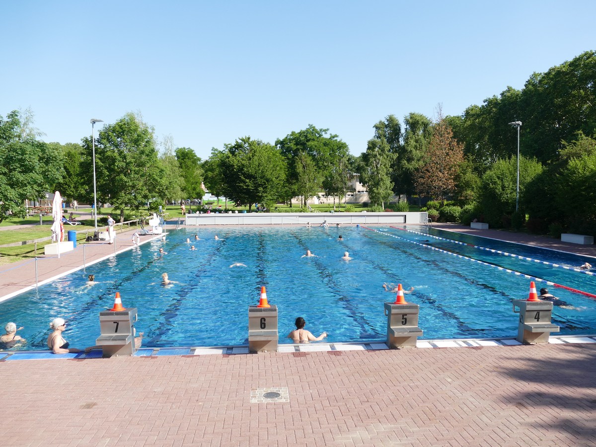 So schön war es noch nie: Freibad bei strahlendem Sonnenschein und 30 ...